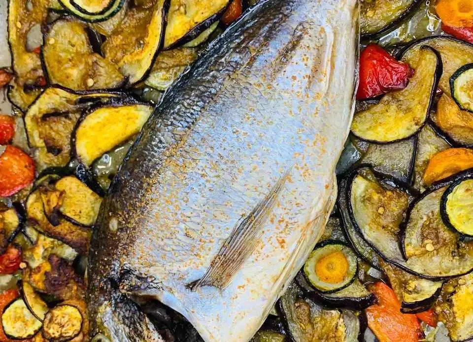 Dorade im Ofen mit Gemüse