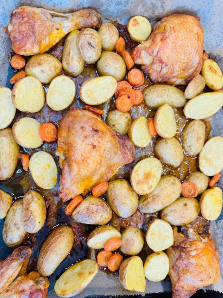 Hähnchenteile mit Kartoffeln & Möhren im Ofen